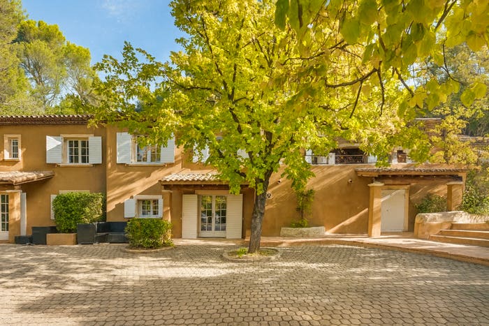 Maison 8 pièces à louer à Aix-en-Provence, Luynes