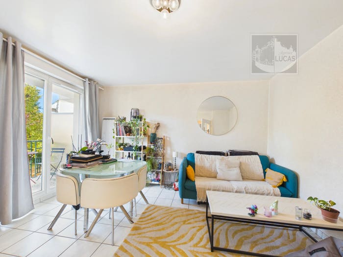 Massy, Pileu, Graviers, Vilmorin, Square de Clos de Villaine : Appartement 2 pièces à vendre