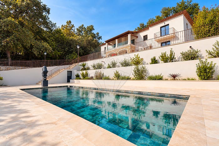 Roquefort-les-Pins : Maison 8 pièces à vendre