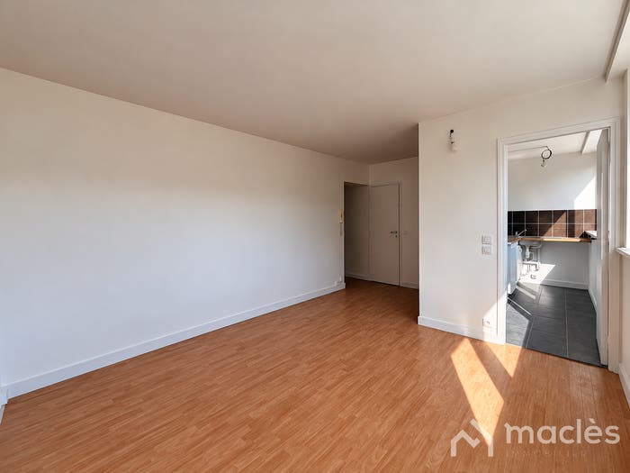 Stains, Le Maroc : Appartement 1 pièce à vendre