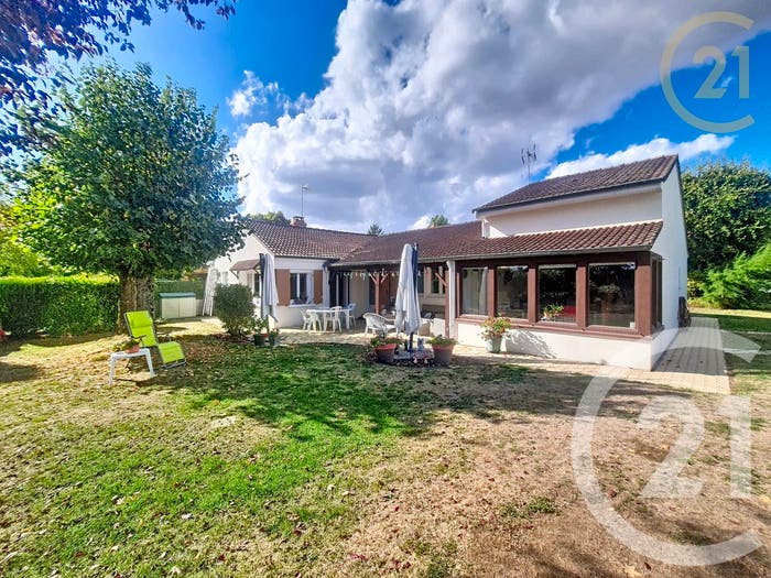 Maison 8 pièces à vendre à Saint-Sauveur-sur-École