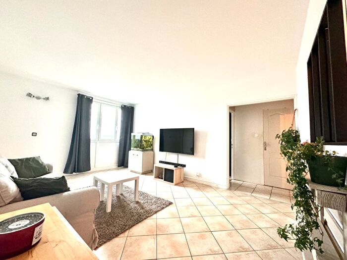 Appartement 4 pièces à Mantes-la-Ville, Louise Michel, à vendre