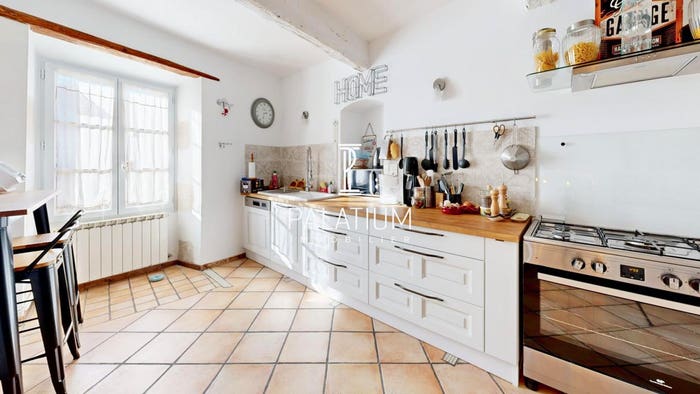 La Brillanne : Maison 9 pièces à vendre