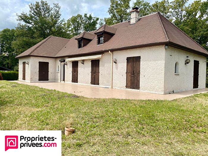 Maison 8 pièces à Noyers, à vendre