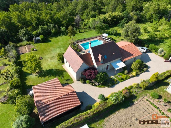 Saint-Julien-de-Lampon : Maison 6 pièces à vendre