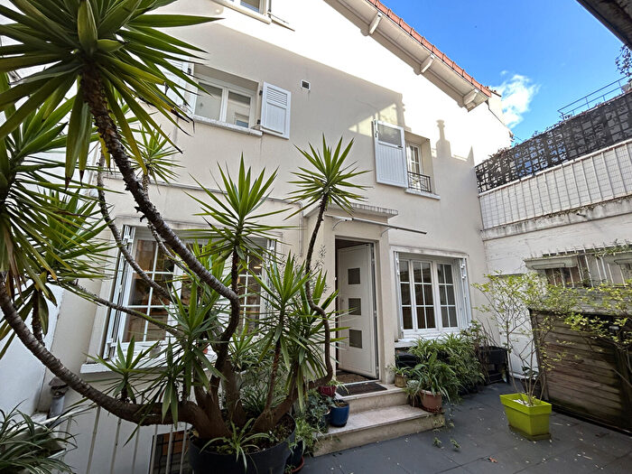 Maison 5 pièces à Suresnes, République, à vendre