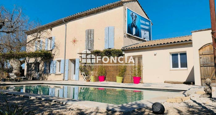 Maison 8 pièces à louer à Perigord, Le Pontet