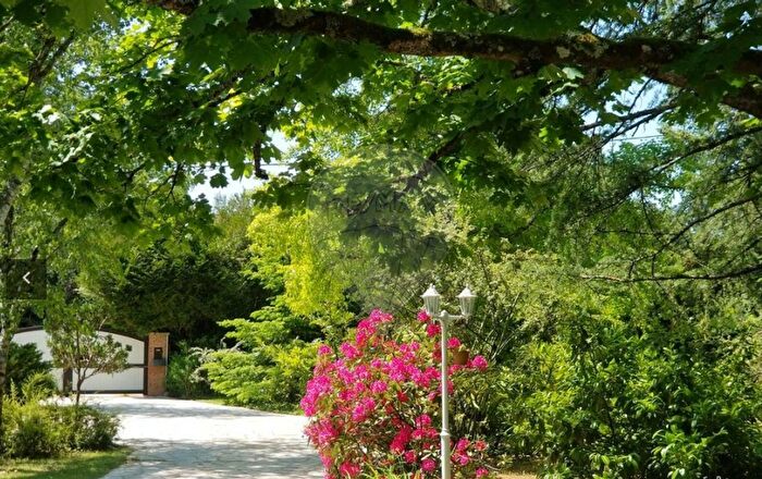Maison 8 pièces à vendre à Marcilly-en-Villette