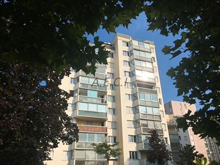 Asnières-sur-Seine, Centre-ville : Appartement 4 pièces à vendre