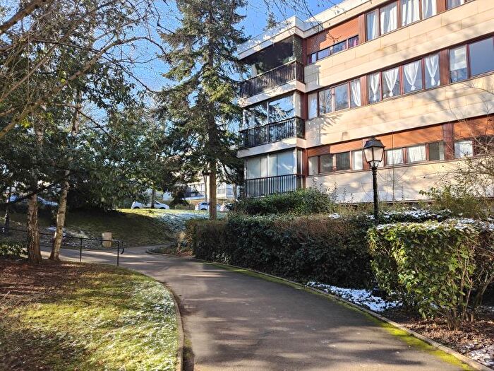 Appartement 4 pièces à Fontenay-le-Fleury, à vendre