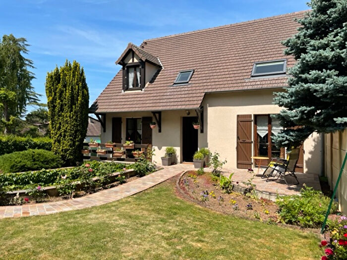 Étampes, Saint-Pierre : Maison 7 pièces à vendre