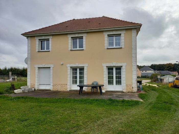 Maison 6 pièces à vendre à Surville
