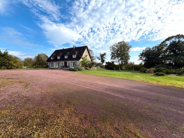 Maison 7 pièces à Carantilly, à vendre