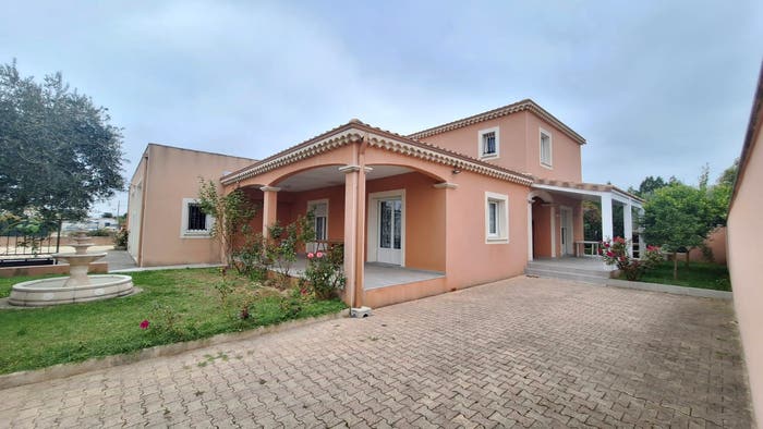 Pierrelatte, Ferme Baumet - Maison 6 pièces à vendre