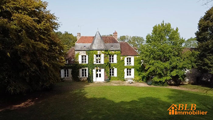 Maison 28 pièces à Charny, à vendre