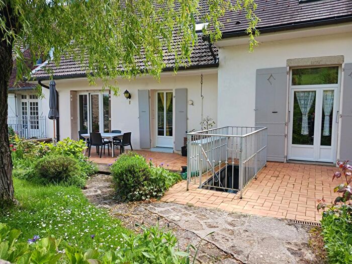 Maison 10 pièces à Lons-le-Saunier, Route de Marconay, à vendre