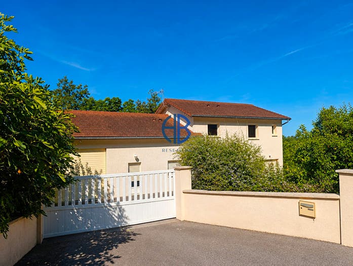 Maison 6 pièces à vendre à Brégnier-Cordon