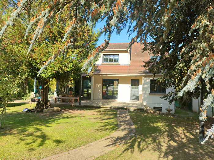 Saint-Cyr-sous-Dourdan : Maison 10 pièces à vendre