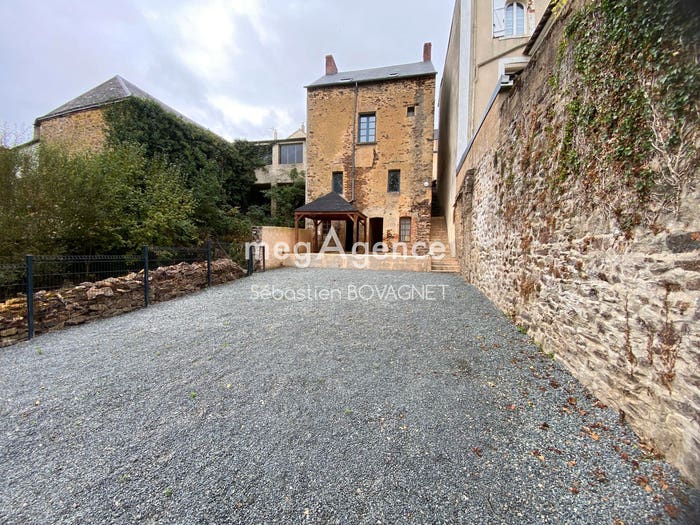 Sillé-le-Guillaume : Maison 7 pièces à vendre