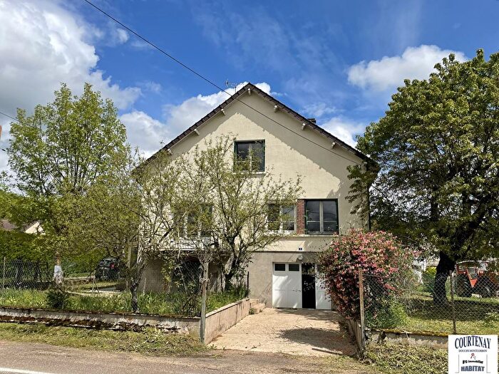 Dicy : Maison 5 pièces à vendre