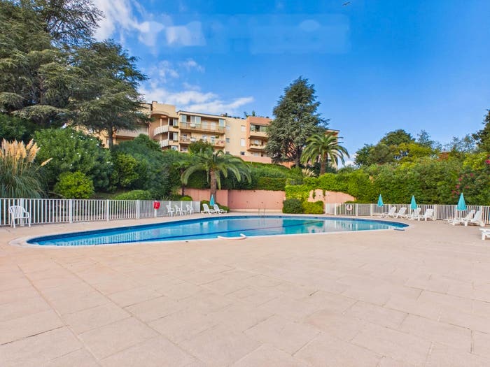 Antibes, Antibes-les-Pins, Trianon, Le Fournel, Peyregoue : Appartement 3 pièces à vendre