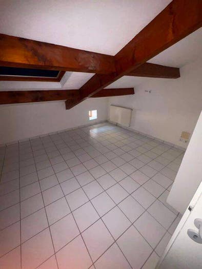 Appartement 4 pièces à Lanas, à louer