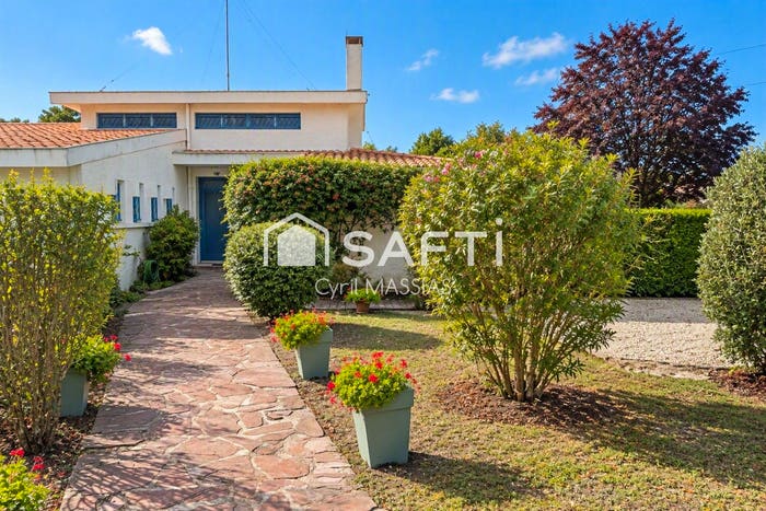 Maison 13 pièces à vendre - Lacanau, Lacanau ville, Centre-ville