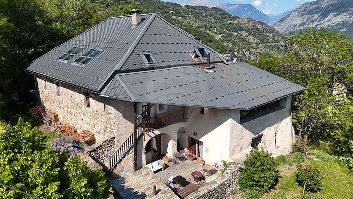 Maison 10 pièces à vendre à Châteauroux-les-Alpes