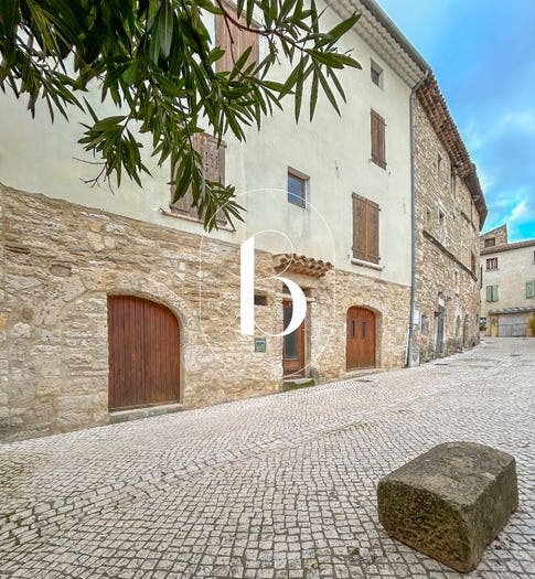 Maison 6 pièces à vendre à Barjac