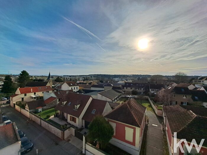 Fontenay-le-Fleury, Vieux village : Appartement 4 pièces à vendre