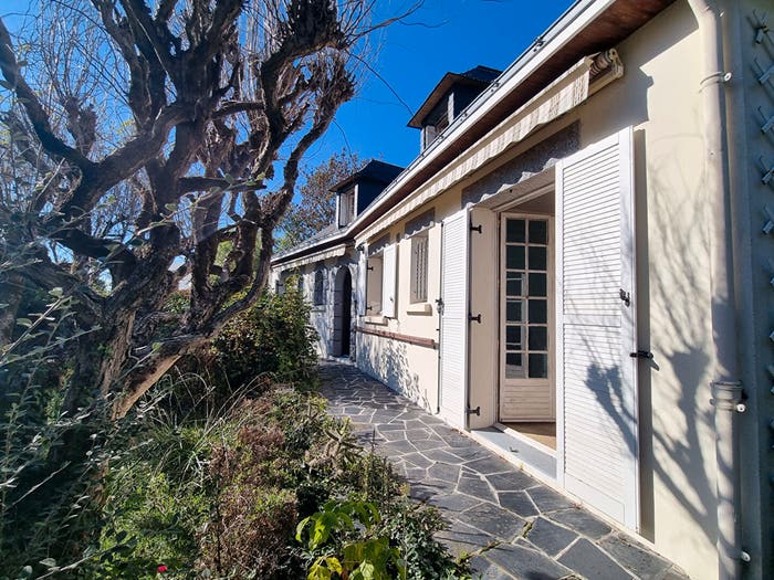 Maison 6 pièces à Saint-Étienne-de-Montluc, à vendre