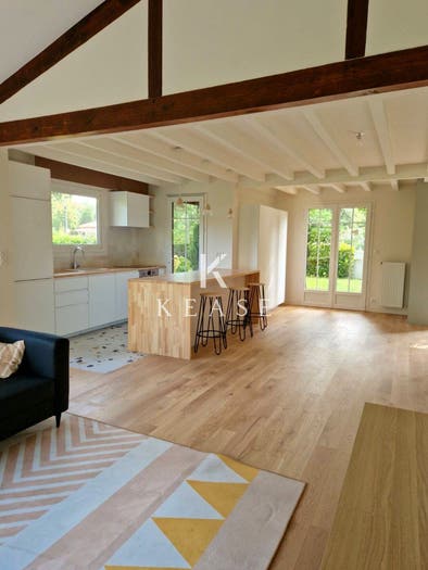Centre Ville, Saint-Médard-en-Jalles : Maison 5 pièces à louer