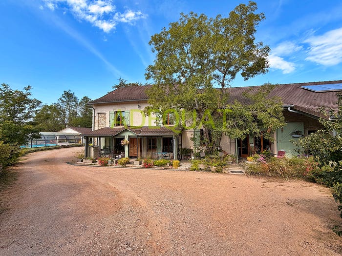 Trept : Maison 12 pièces à vendre