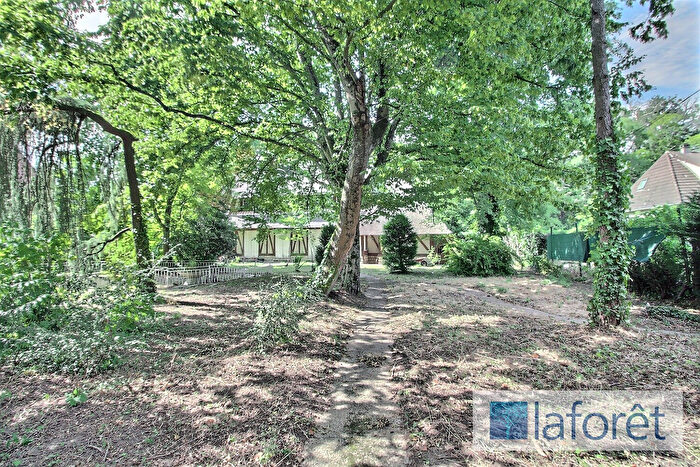 Maison 8 pièces à vendre à Sainte-Geneviève-des-Bois, Liers, Croix Blanche