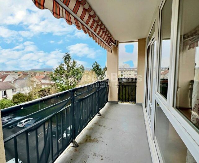 Fontenay-le-Fleury, Hôtel de ville : Appartement 3 pièces à vendre