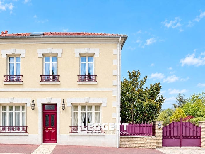 Maison 9 pièces à Lavaveix-les-Mines, à vendre