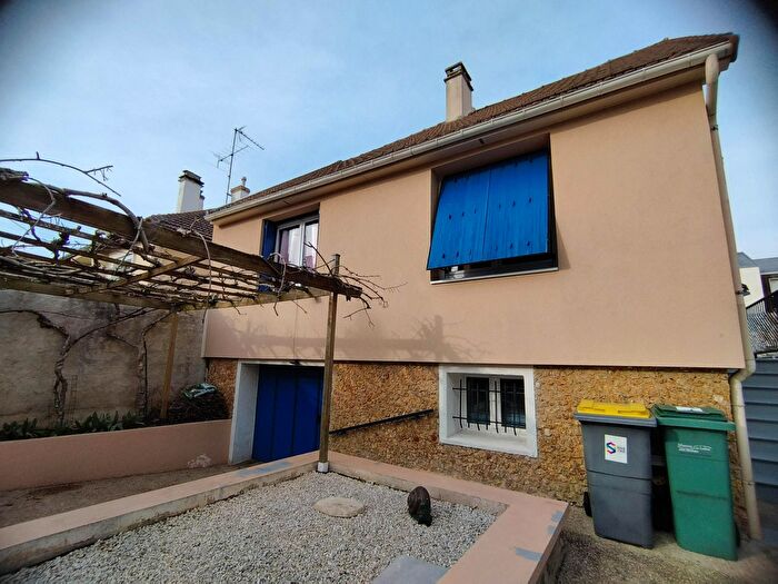Mantes-la-Ville, Centre-ville : Maison 4 pièces à vendre