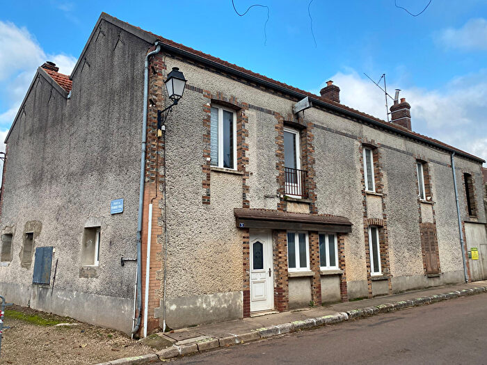 Maison 8 pièces à vendre à Saint-Sérotin