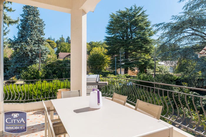 Neuville-sur-Saône : Maison 6 pièces à vendre