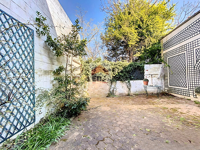 Maison 5 pièces à Suresnes, République, à vendre