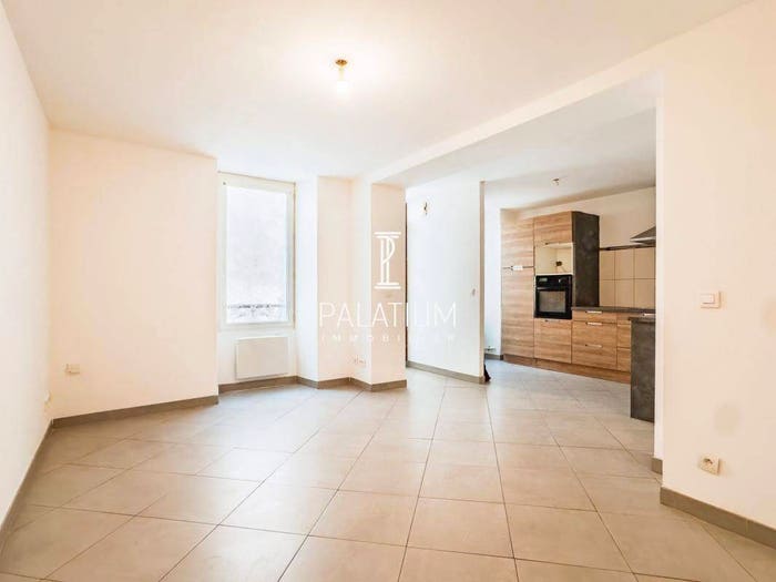 Maison 6 pièces à louer à Oraison