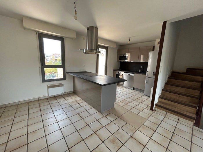 Maison 5 pièces à Saint-Thibault-des-Vignes, à louer