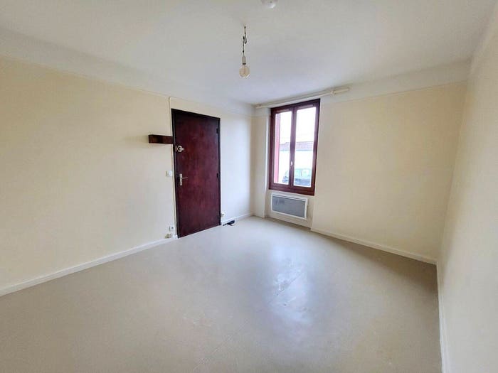 Eglise, Neuilly-Plaisance : Appartement 1 pièce à louer