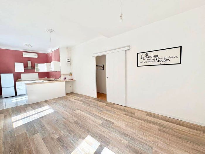 Carras, Nice : Appartement 3 pièces à louer