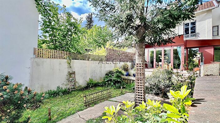 Asnières-sur-Seine, Bécon, Bourguignons : Maison 6 pièces à vendre