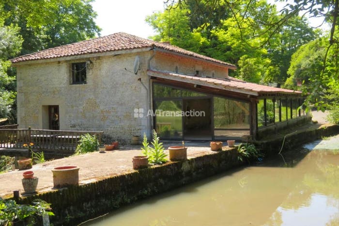 Cressac-Saint-Genis : Maison 7 pièces à vendre